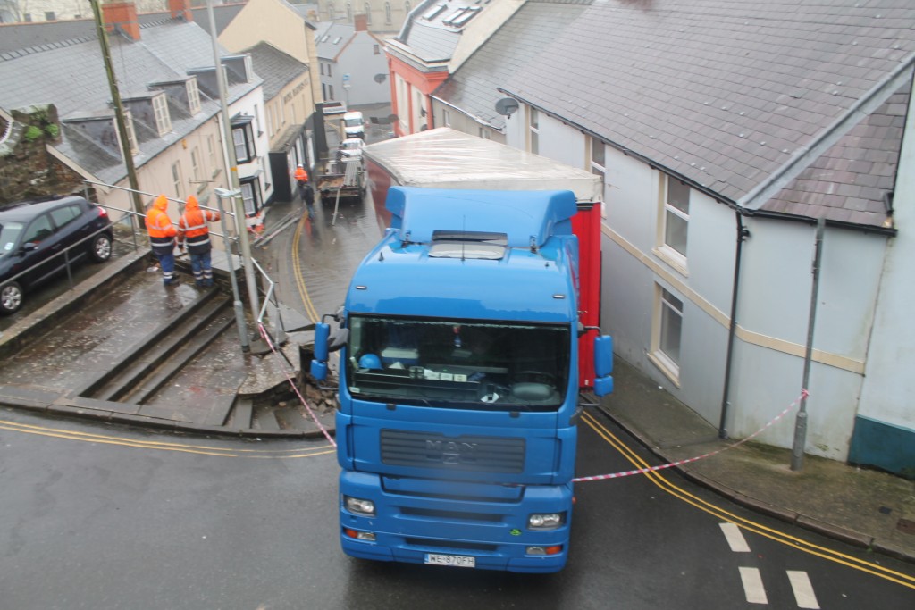 Lorry stuck in Haverfordwest – The Pembrokeshire Herald