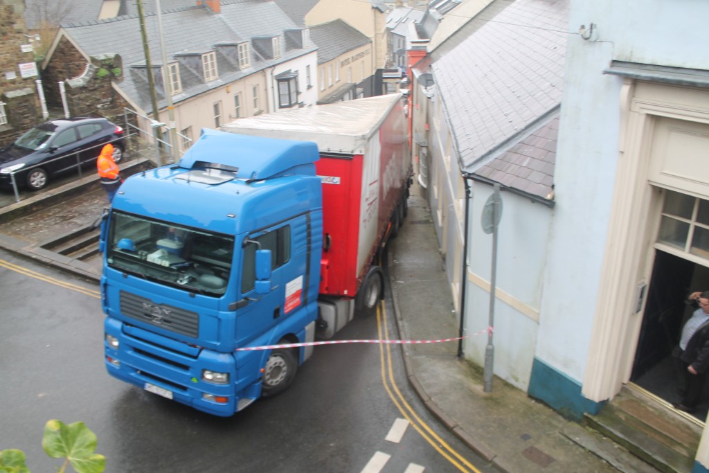 Lorry stuck in Haverfordwest – The Pembrokeshire Herald