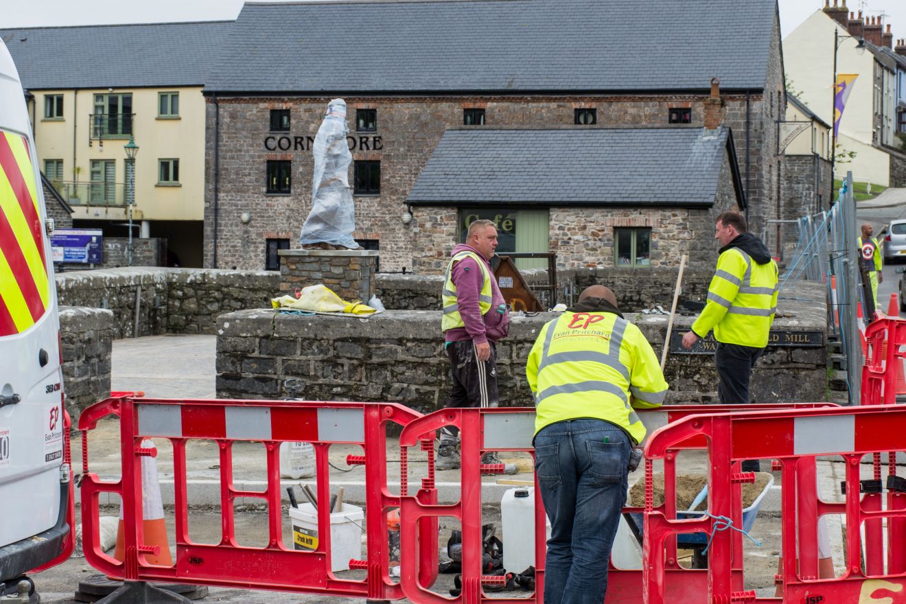 Pembroke: Henry VII statue arrives in town – The Pembrokeshire Herald