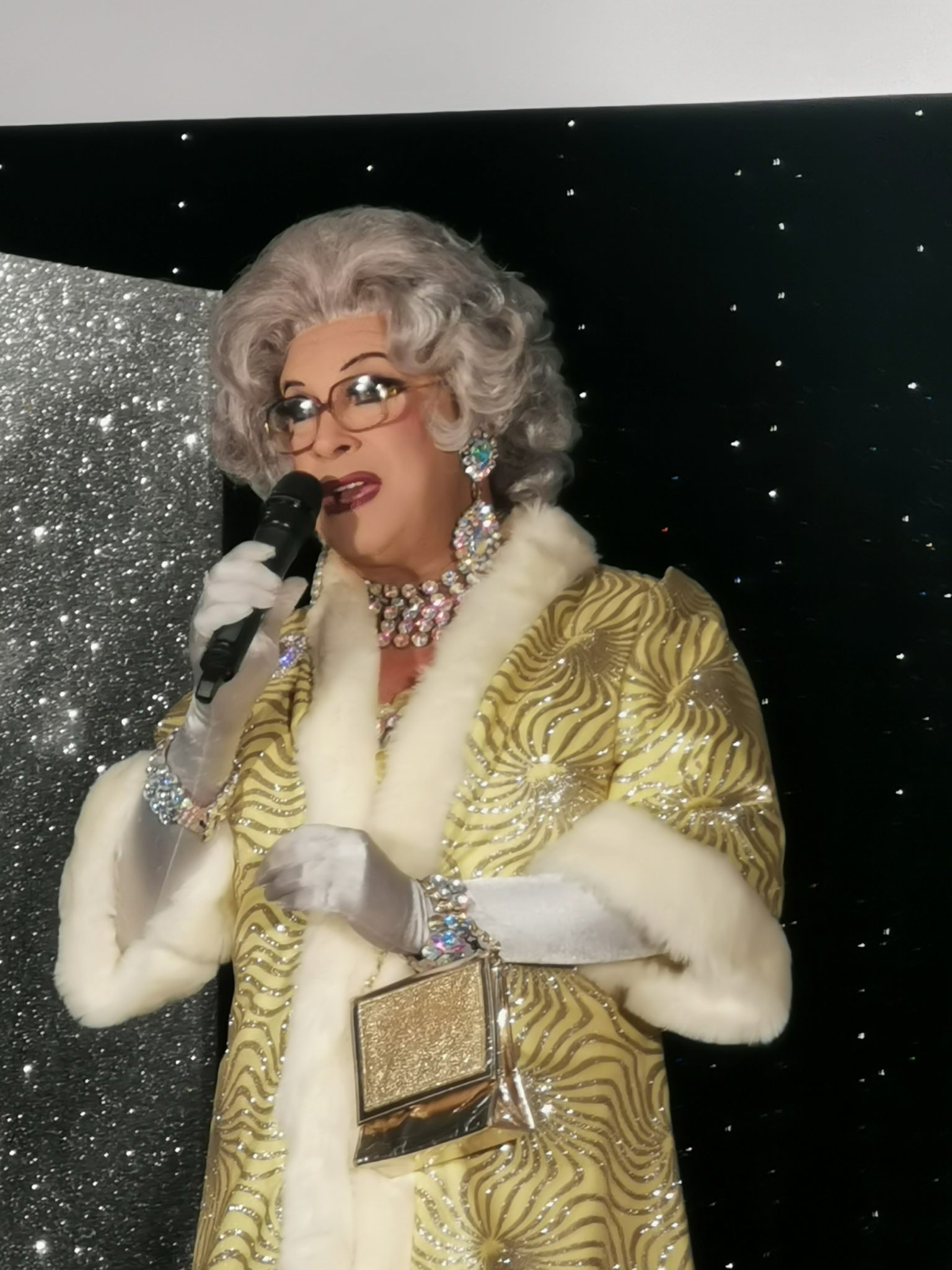 Ceri Dupree puts on a hilarious show at Pill Social Centre. – The ...