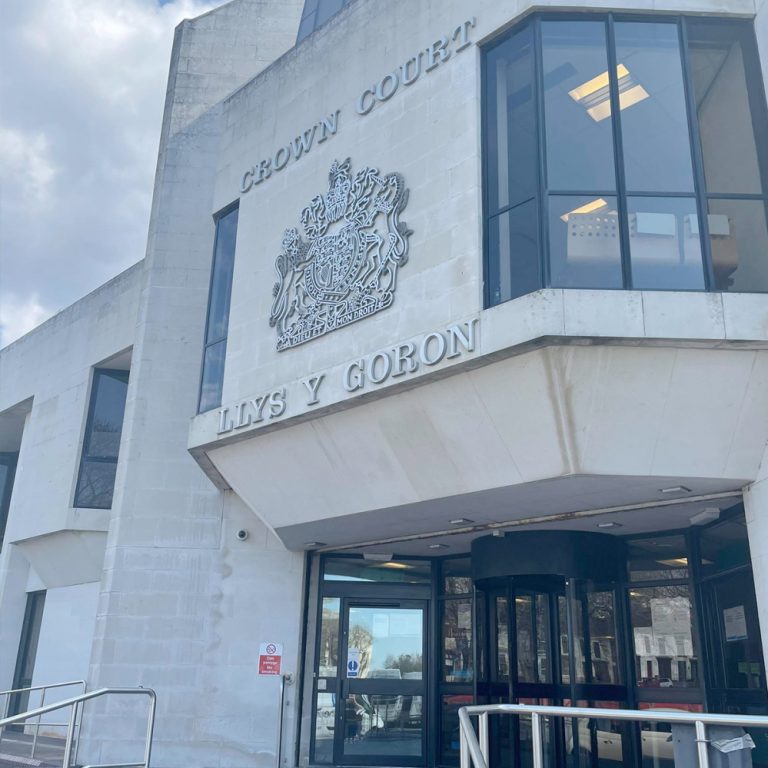 Successful Pembrokeshire entrepreneur Lucie Macleod stirs Up Dragons ...