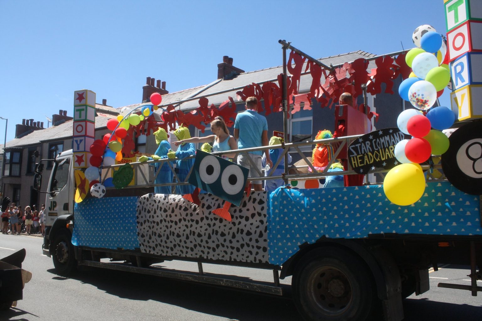 Neyland puts on spectacular carnival as town celebrates 100 years – The ...
