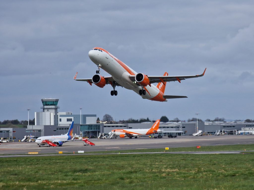 Major air traffic disruption continues to grip UK airports – The ...