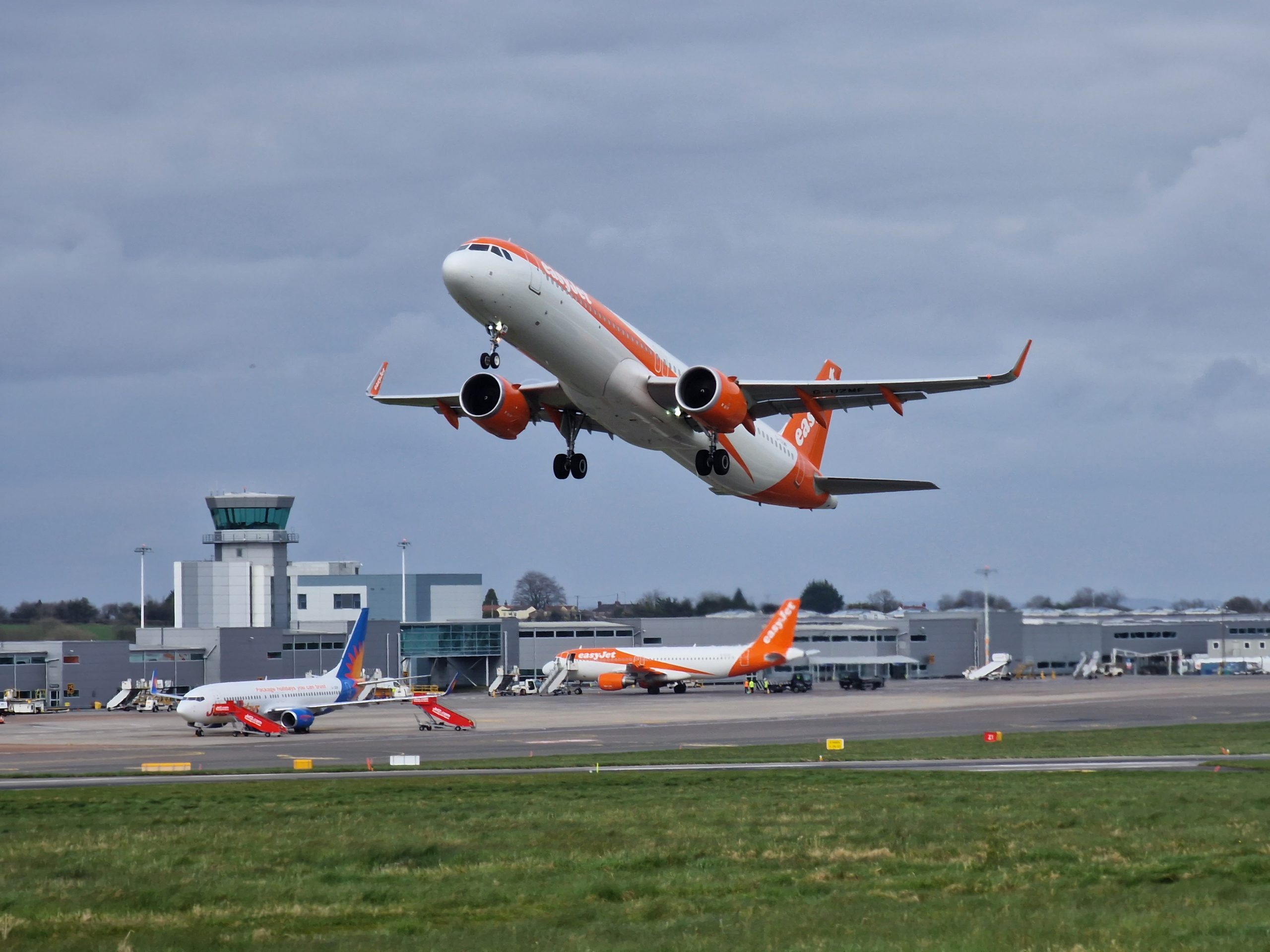 EasyJet_A321_Departing_Bristol_Airport – The Pembrokeshire Herald