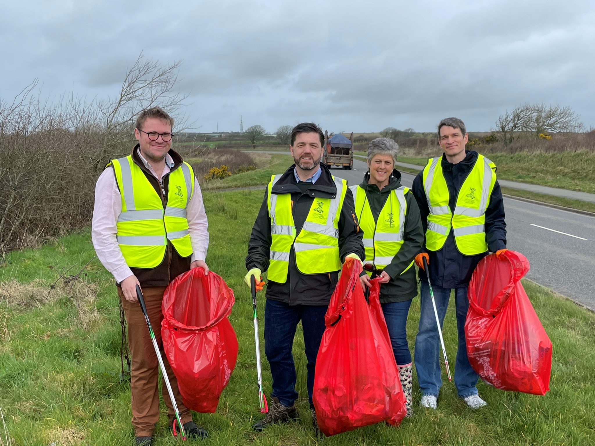 Preseli MP kicks off The Great British Spring Clean with roadside ...