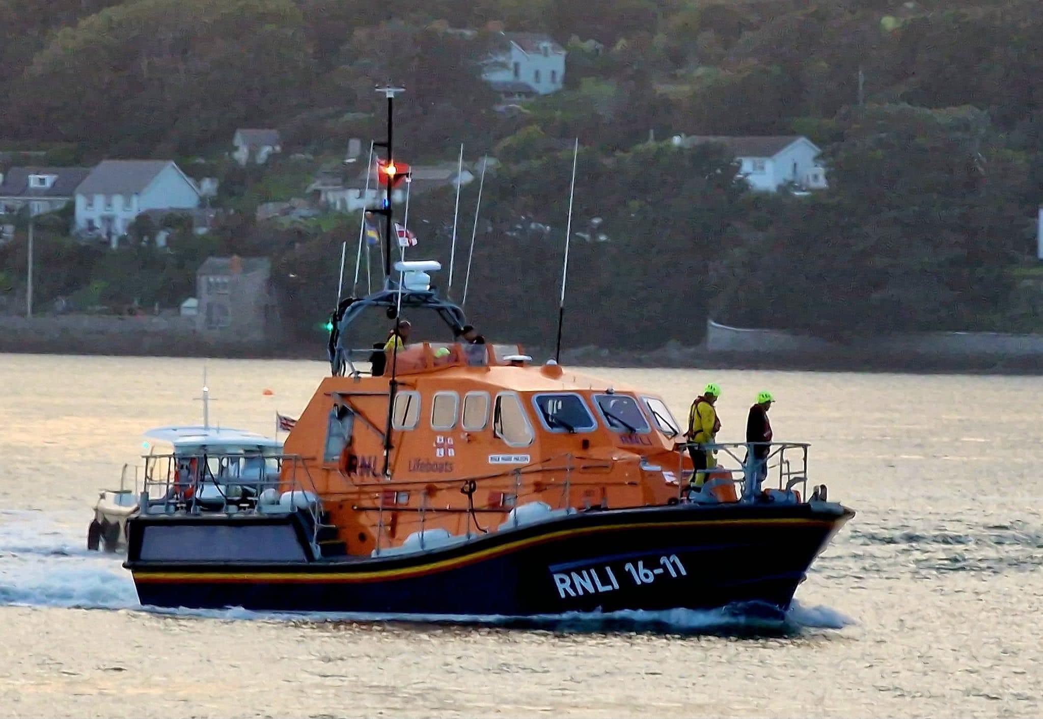 Angle RNLI responds to two Sunday distress calls – The Pembrokeshire Herald