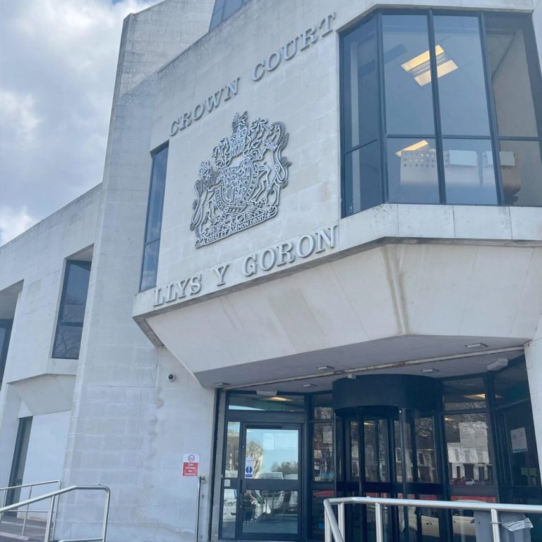 Successful Pembrokeshire entrepreneur Lucie Macleod stirs Up Dragons ...