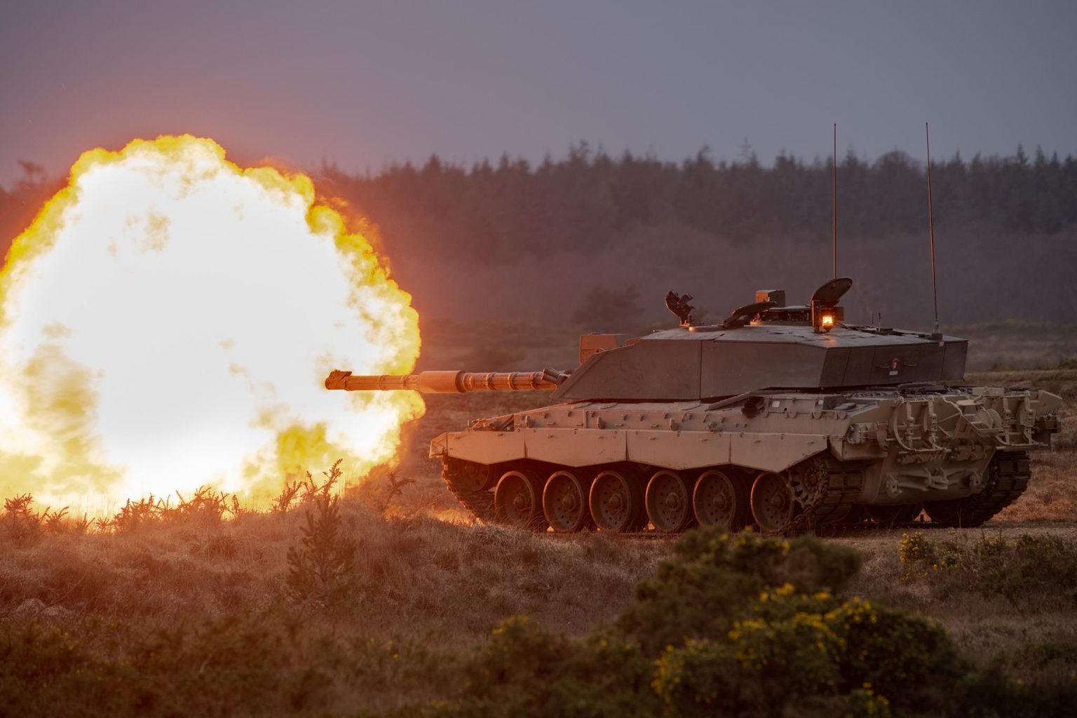 Near-disaster at Castlemartin as Warrior fires on Challenger 2 – The ...