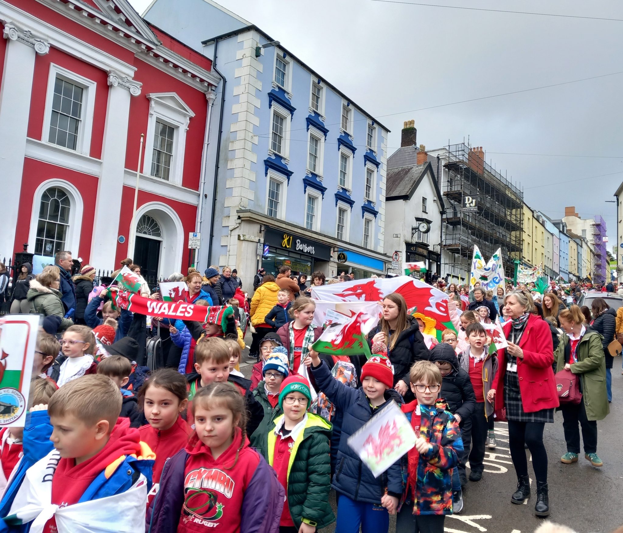 Youths on roof spark late-night fire service call-out in Tenby – The ...